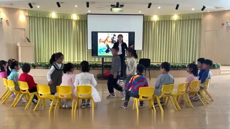 大班社会《糊涂熊队划不快》视频+课件+教案