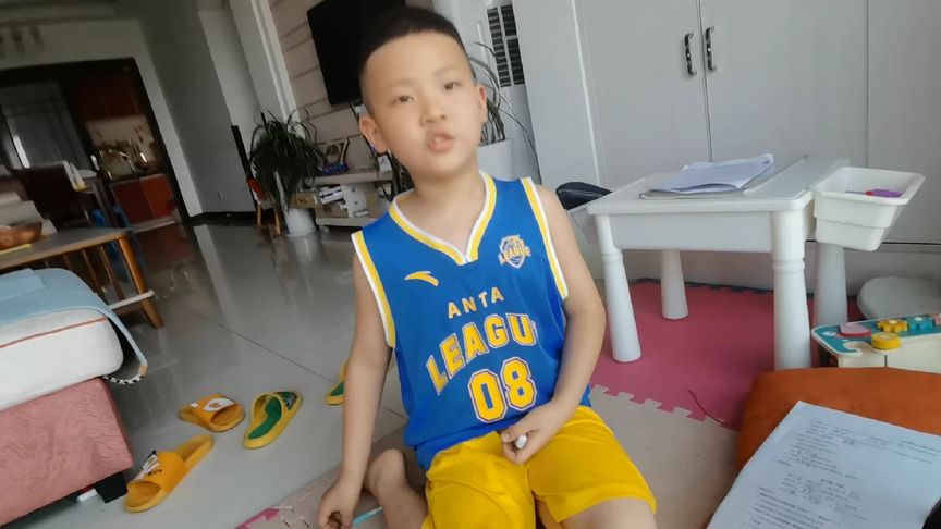 儿子挑战乘法口诀表横背,竖背,我耳朵不好使了,快跟不上了