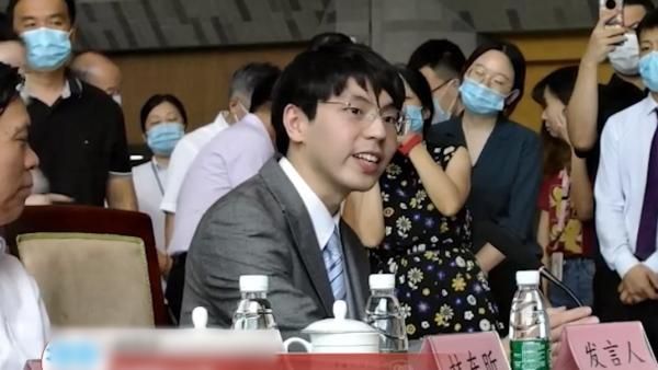 陈薇儿子:与母亲相处少,要一起“战斗”