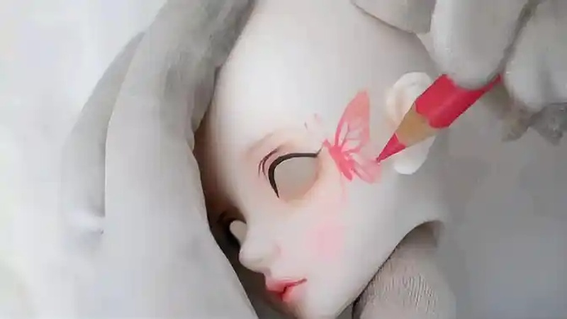 DIY手工帮芭比娃娃化妆
