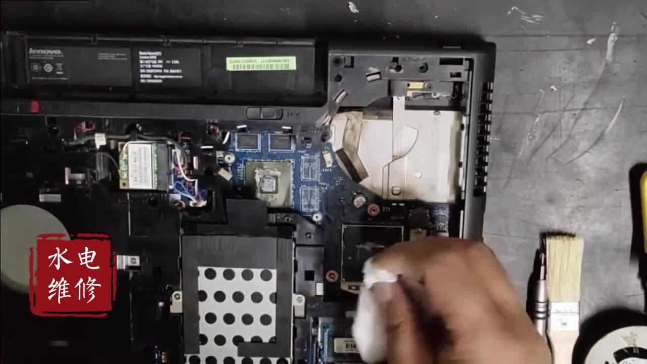 笔记本散热不好?大飞教您快速给笔记本清理灰尘!(下)