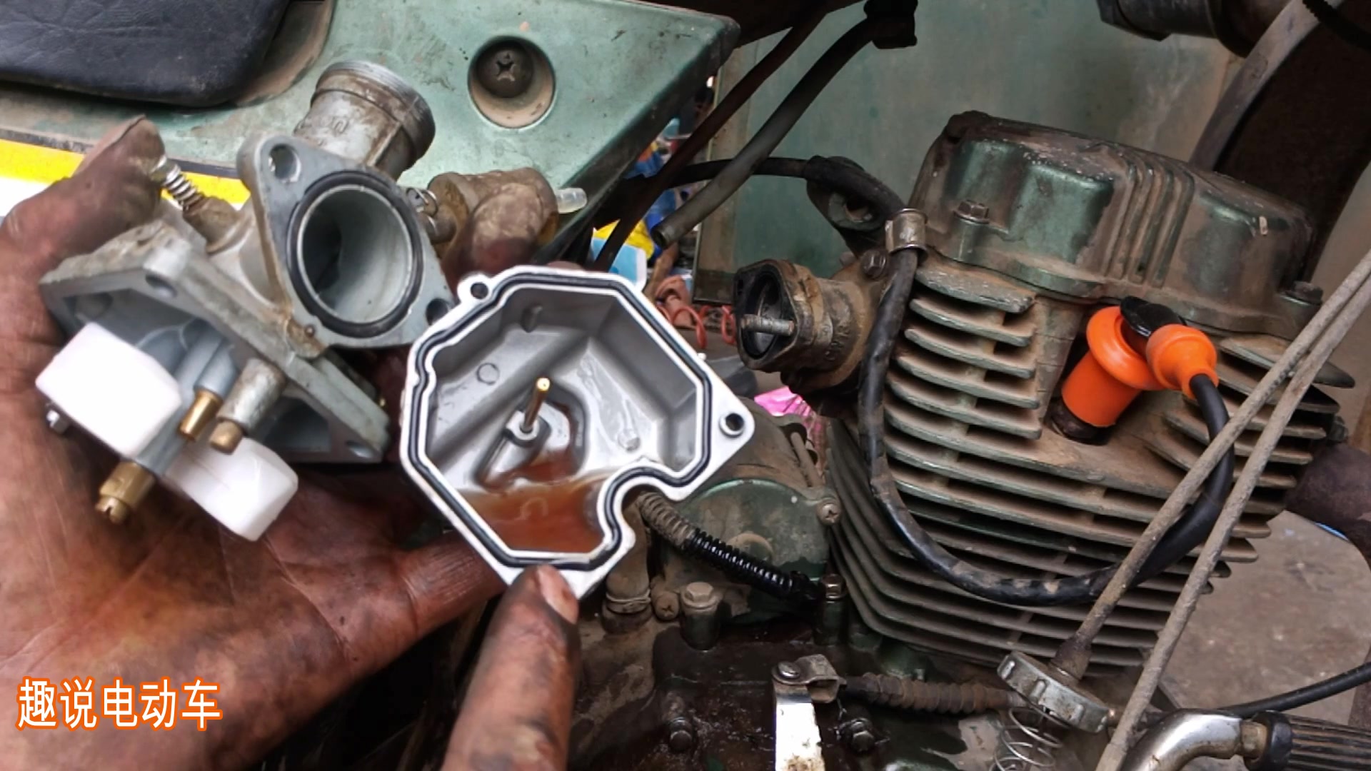 摩托车化油器该怎么清洗你知道吗?师傅教你;这2个地方最关键