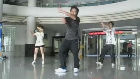 大学生自编易学易模仿舞蹈动作,喜欢舞蹈的可以参考学习下