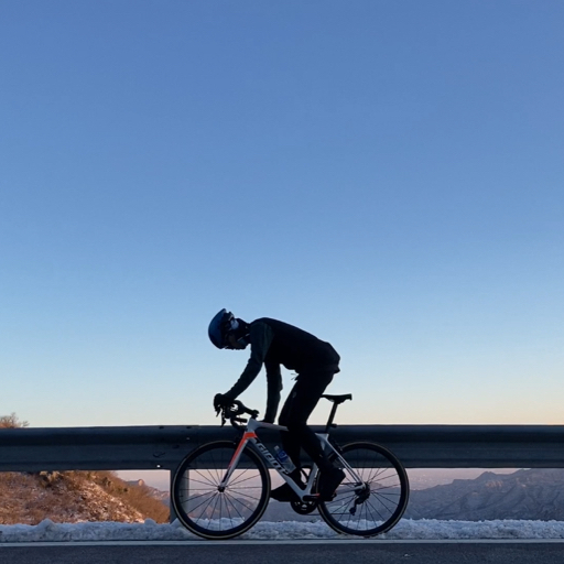 上锁摇车零速摔 