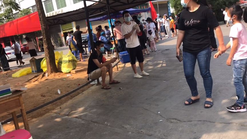 今天瑞丽要做第六次核酸检测看和以往不同都要二维码人脸识别来看