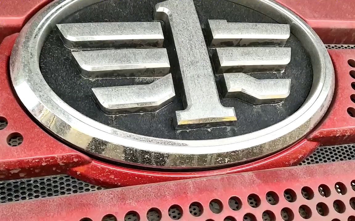 更换国六排气管 ,一根排气管五万块钱,换排气管都能发家致富