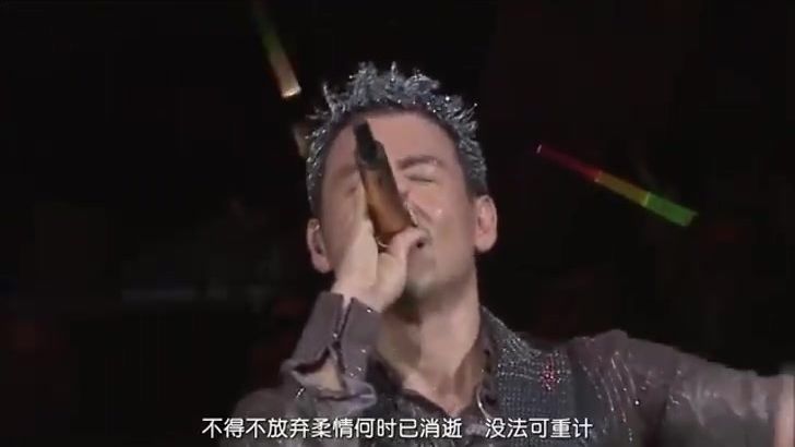 张学友演唱会现场,那种火爆的气氛,观众全安静下来享受听觉盛宴