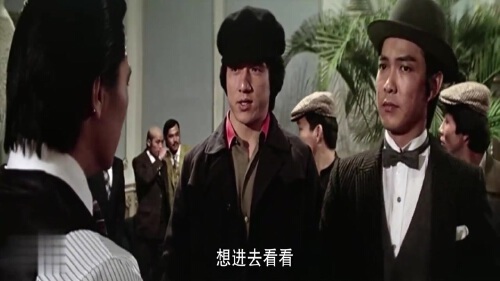 A计划:警察强闯俱乐部遭羞辱,一踹门果然逮个大的
