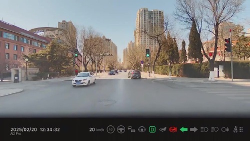 对面是非机动车出来的请问这种情况是谁的责任呢?文明驾驶安全出行...