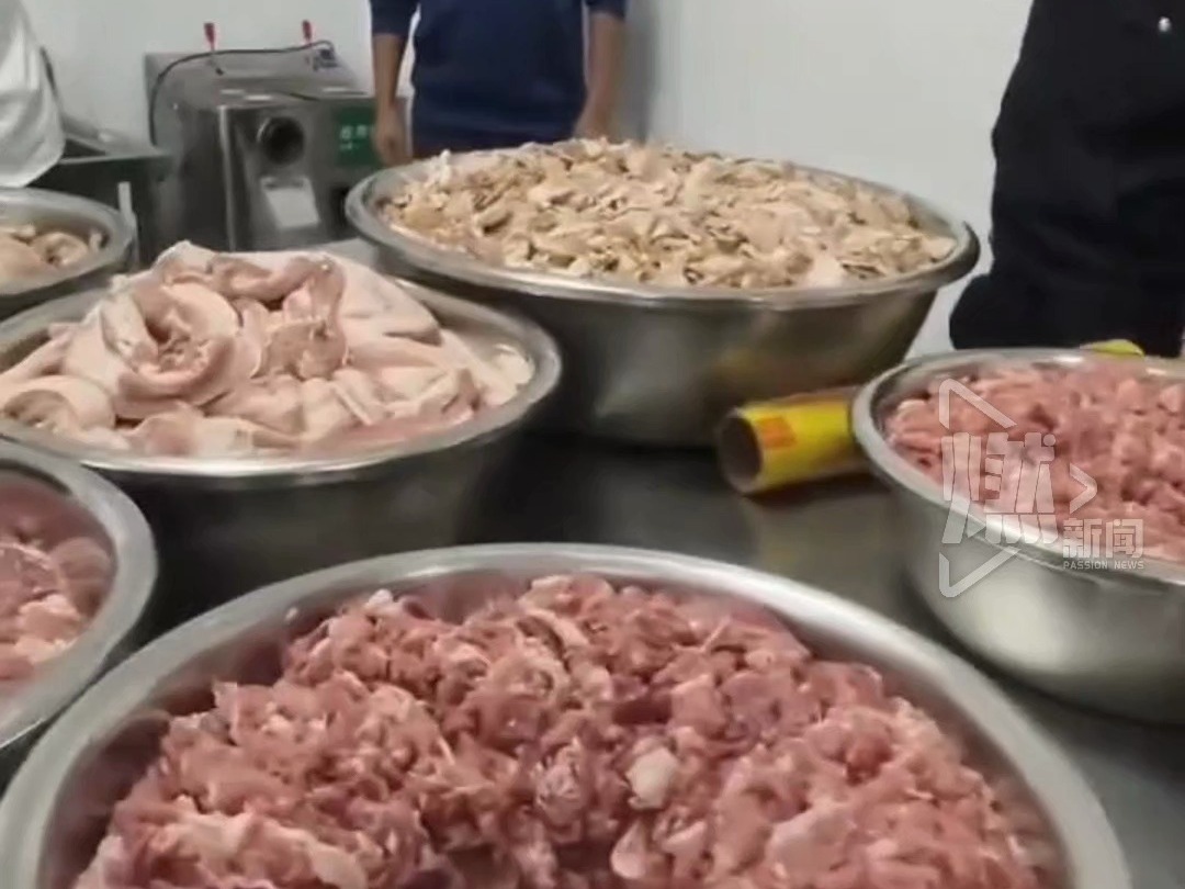 昆明一学校食堂“整盆肉都是臭的”官方通报查封食材,立案调查