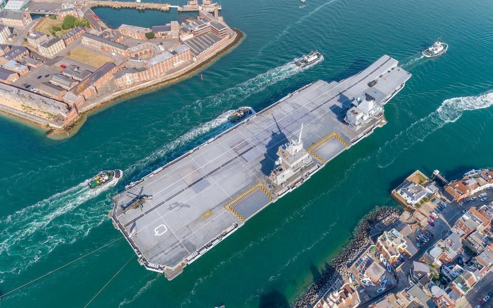 5月1日英国伊丽莎白号航母打击群首次部署出港