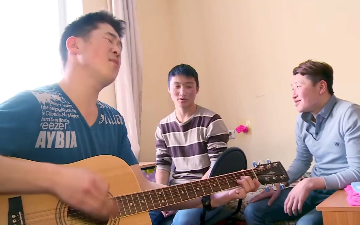 哈卡斯国立大学