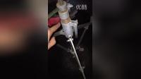 坩锅钳的正确使用说明,更换坩锅的机器!