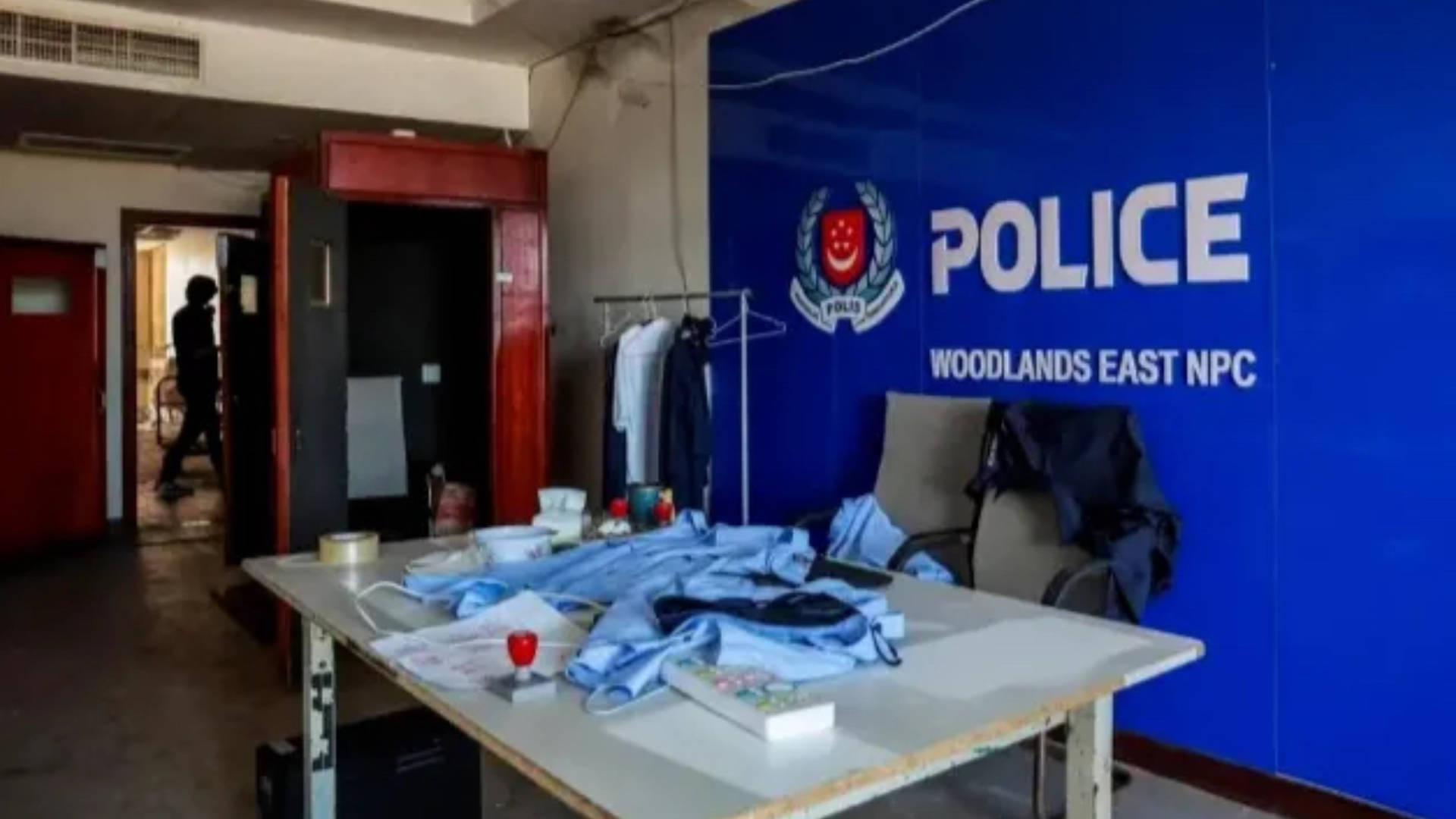 泰国军方曝光电诈园区:内设"多国警察局",多语言诈骗话术脚本、电话清单散落一地