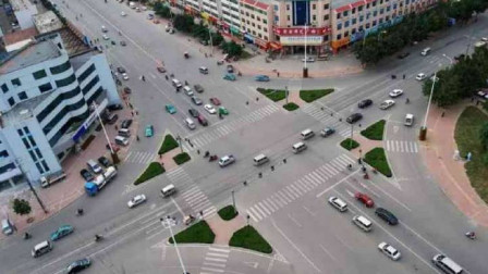 右转弯和左转弯相撞,责任具体怎么划分?新手司机看完不在吃亏!