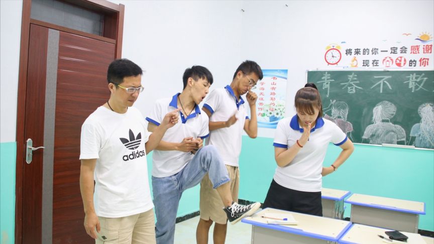 老师问学生是如何节约用水的，不料学渣回答太奇葩，太有趣了