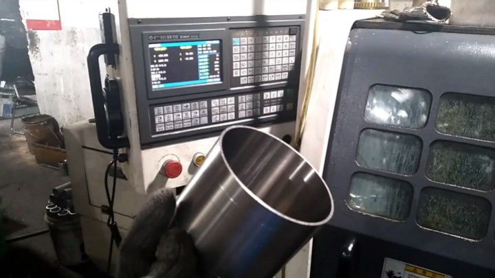 数控车床阿牛车薄壁管件,夹持4毫米首件即飞出撞机,怎么回事?