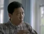 明明是家长会,结果家长直接训起老师来了,老师被吓的不敢抬头