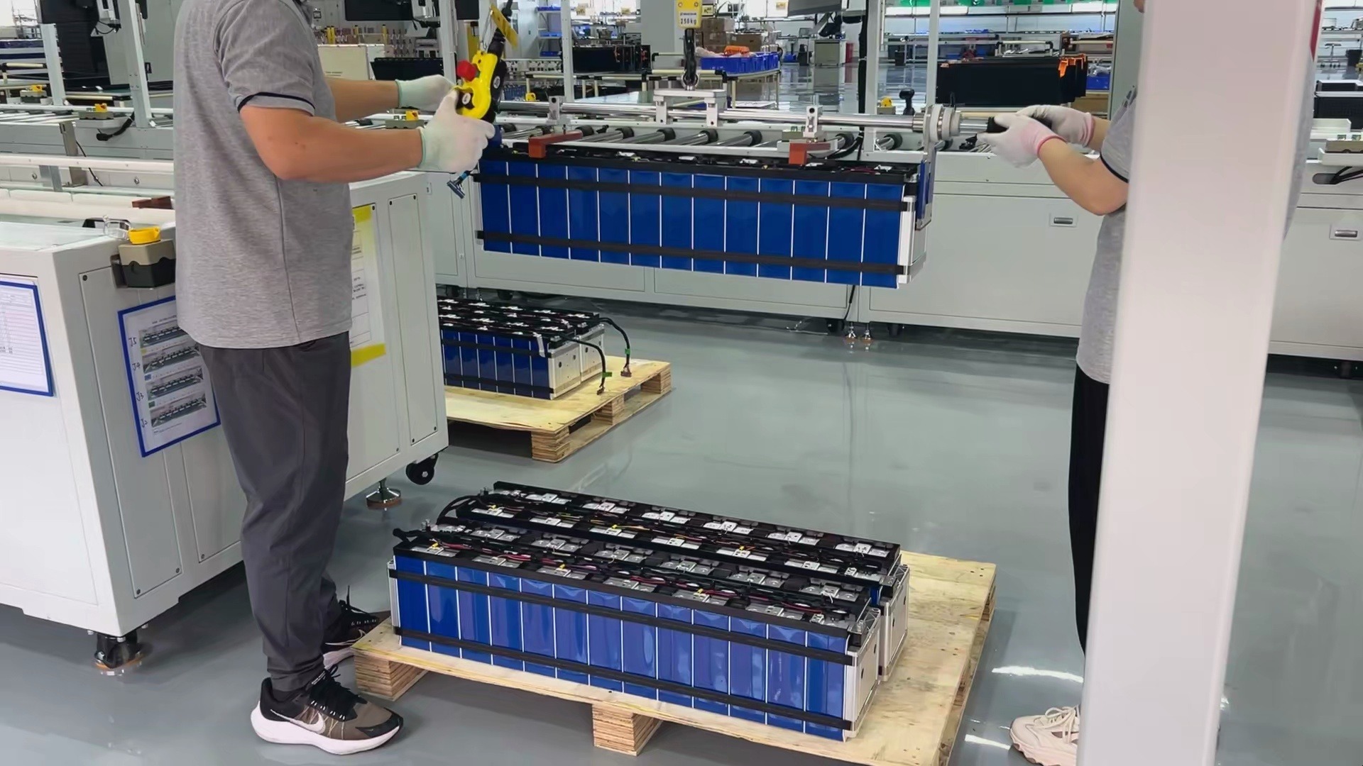 模组下线工厂实拍