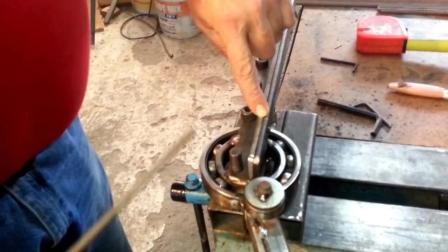 大叔自制手动弯管机, 实用又高效