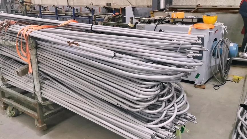 不锈钢无缝U型管生产现场#不锈钢管 #盛通不锈钢