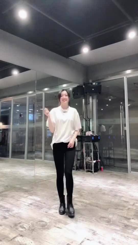 UptownFunk爵士舞来一支抖友们放假都去哪玩了呢