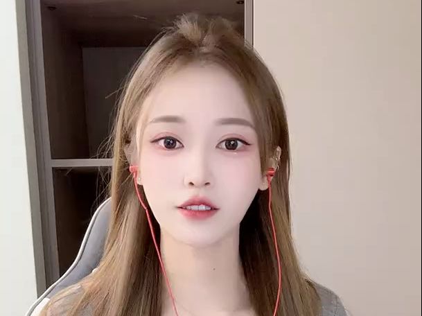 白小艾 2024-08-20 加特林+摩托摇舞蹈bm-紧身裤肉色丝袜