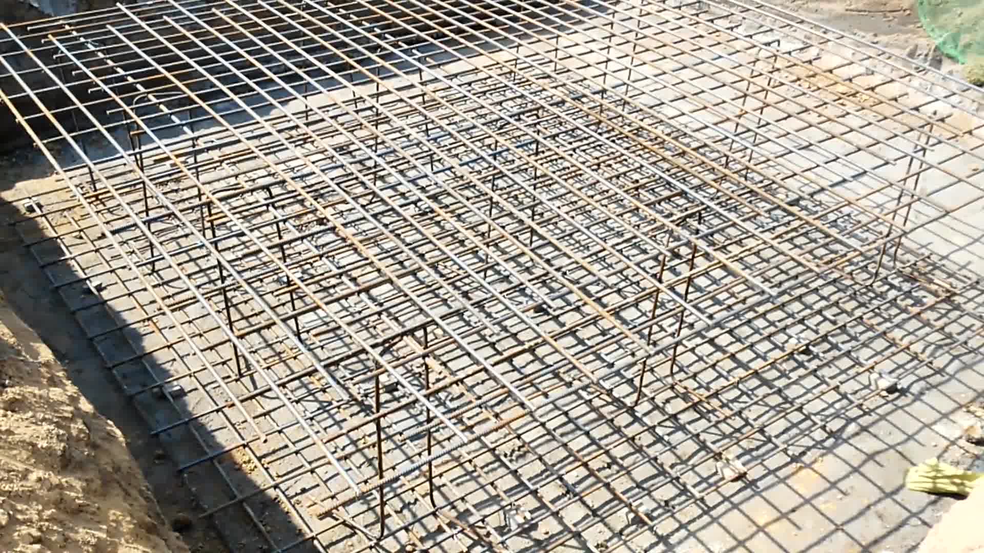 塔吊基础是先模板安装还钢筋先