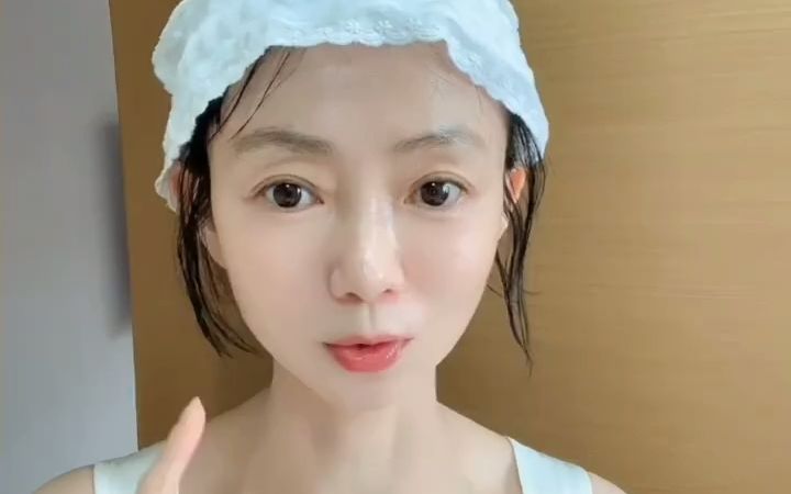 ...珂诗黎双面导头美容仪。它的一面是有这个SDR六极动态旋转射频...