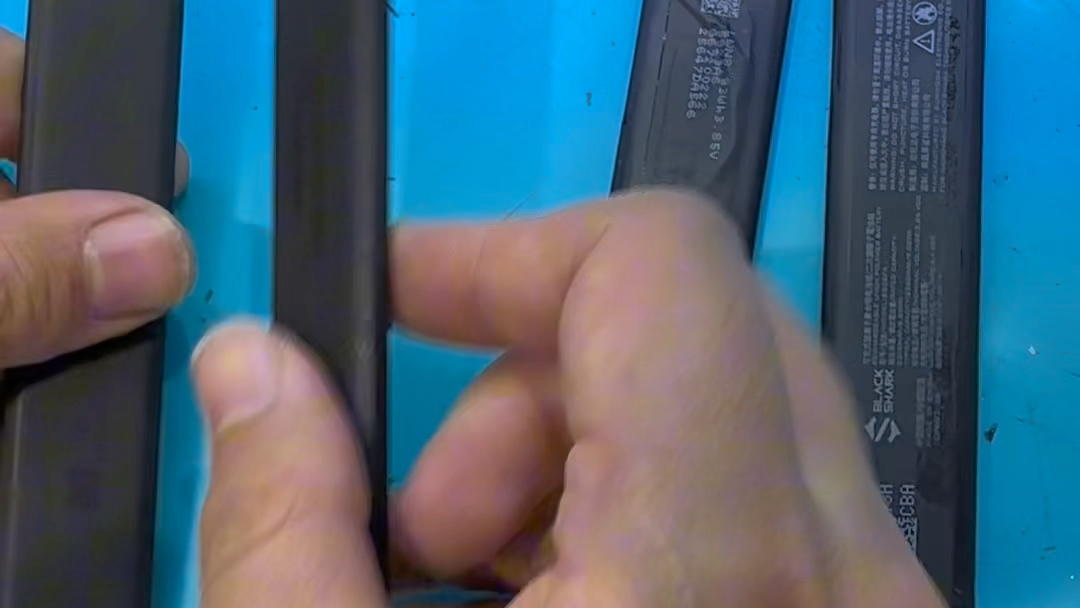 手机电池不耐用?官方换电池太贵,如何选择靠谱的维修店换电池?