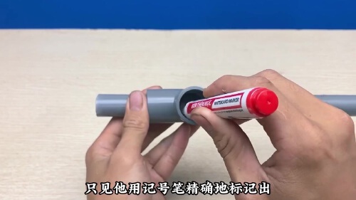 怎么维修漏水水管,小伙使用垫片快速维修漏水的暗管,简单方便