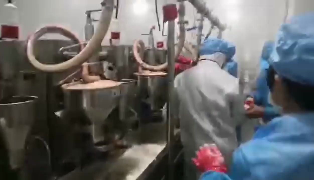 包心鱼丸生产加工现场是什么样的