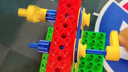 皮带传动结构:利用滑轮作为皮带轮,橡皮筋作为皮带,可以传递旋转运动。
