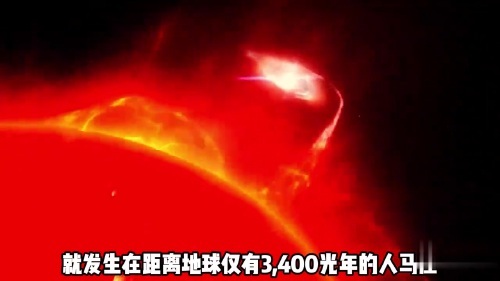太恐怖了,一颗老恒星被伴星疯狂吞噬着