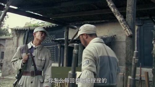 生死连:小伙跑军械库偷枪支,却因一个举动暴露,被当成汉奸抓了