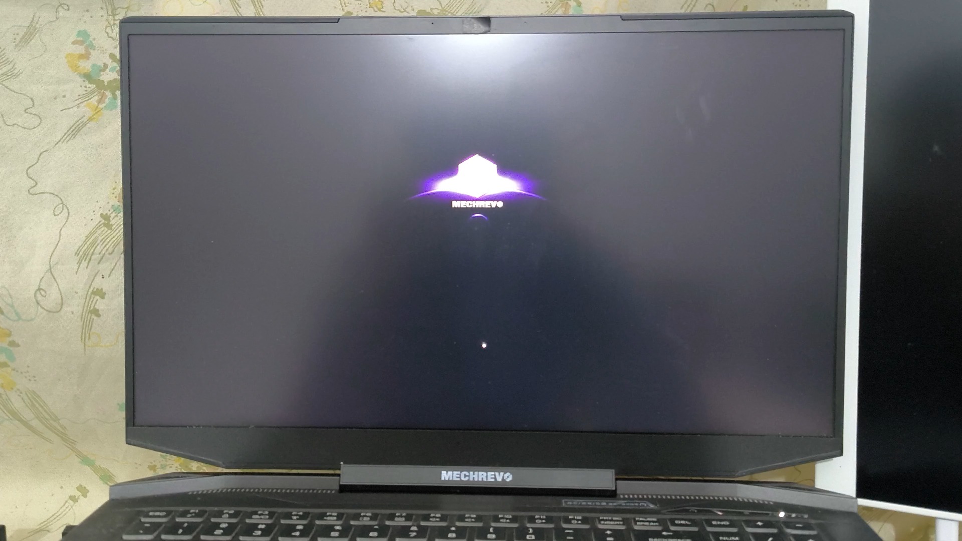 如何打开一台笔记本电脑【开机篇】