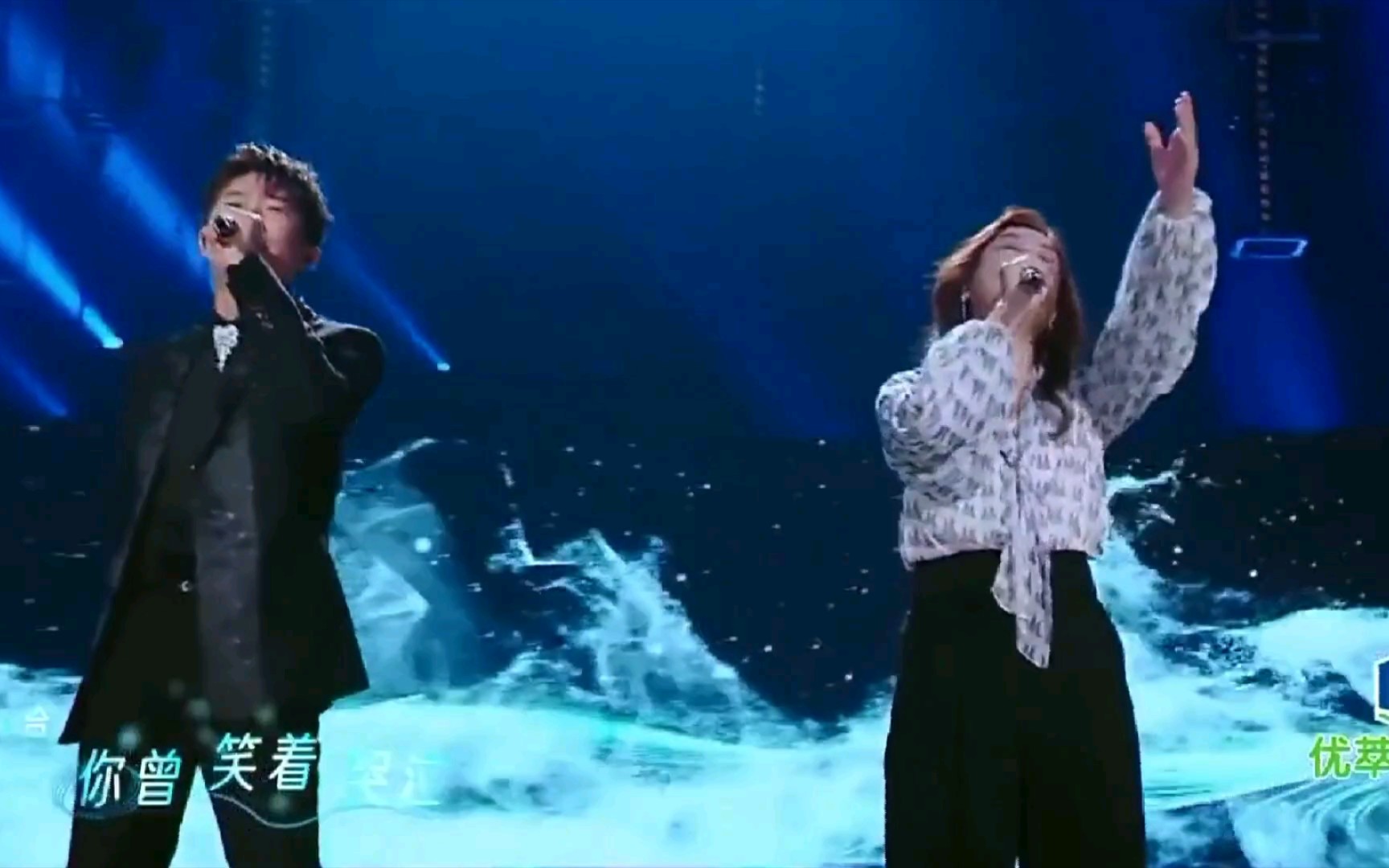 凤凰传奇改编翻唱《海底》火了,曾毅火力全开,嗨爆全场。