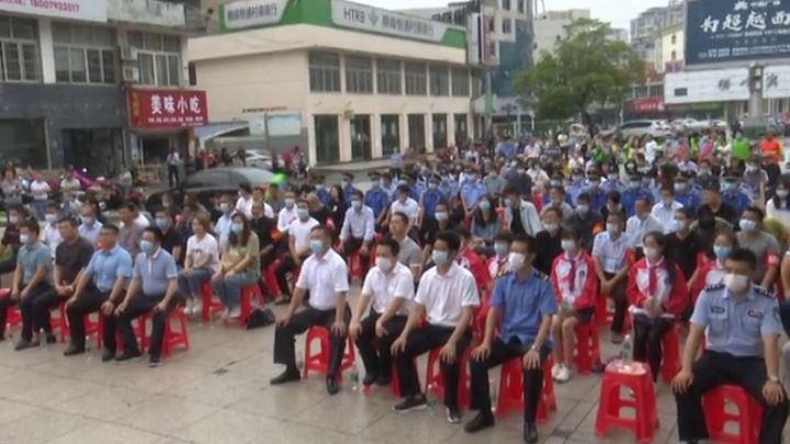 我县开展铁路路外安全宣传活动