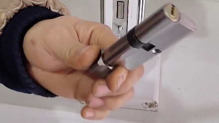 轻松教你换卧室门锁芯