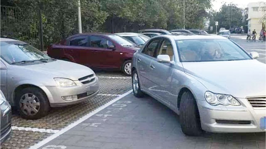 新手停车入库实用技巧,学会后1分钟停好车!