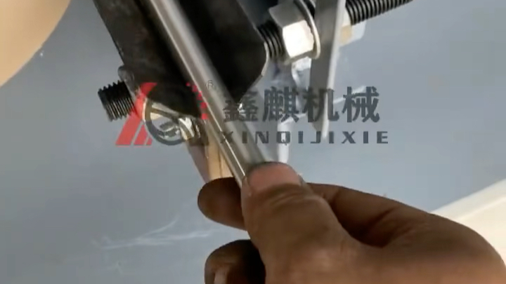 氧化生锈的圆棒怎么处理?来看看鑫麒圆棒除锈抛光机怎么解决!