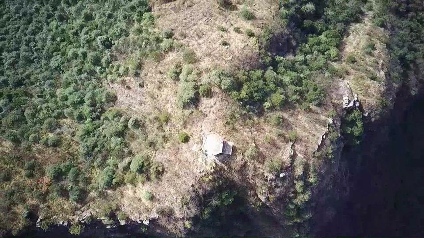 厉害!航拍大山之巅的移动信号塔,难怪比联通电信的强