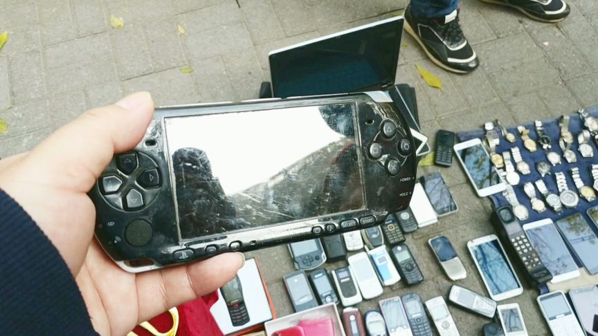来沈阳旧手二手交易市场上又找到一台PSP,怎么找PSP游戏我学会了