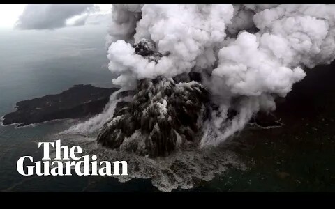 2018年12月喀拉喀托火山喷发引发海啸前后