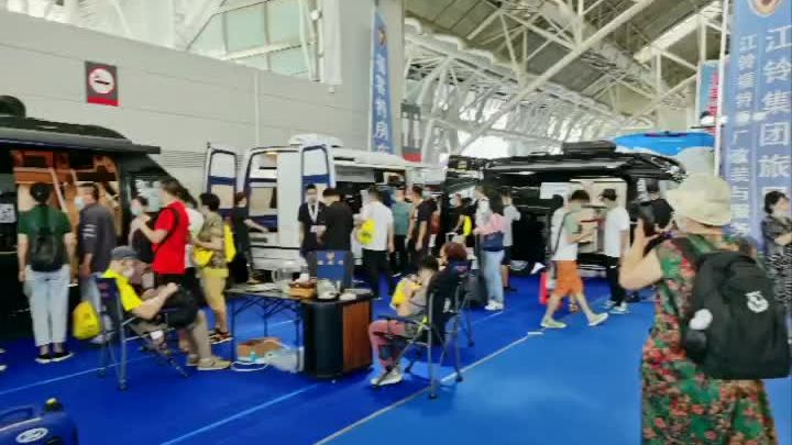 南京展会现场人气火爆#房车 #房车旅行 #阿尔法 #奔驰