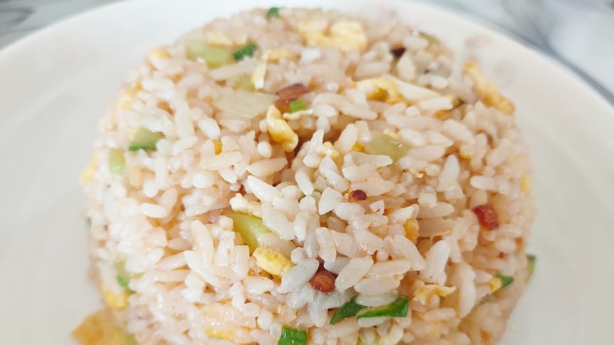 大厨教你“炒米饭”这样做,多加两步,香而不腻,一次三碗都不够