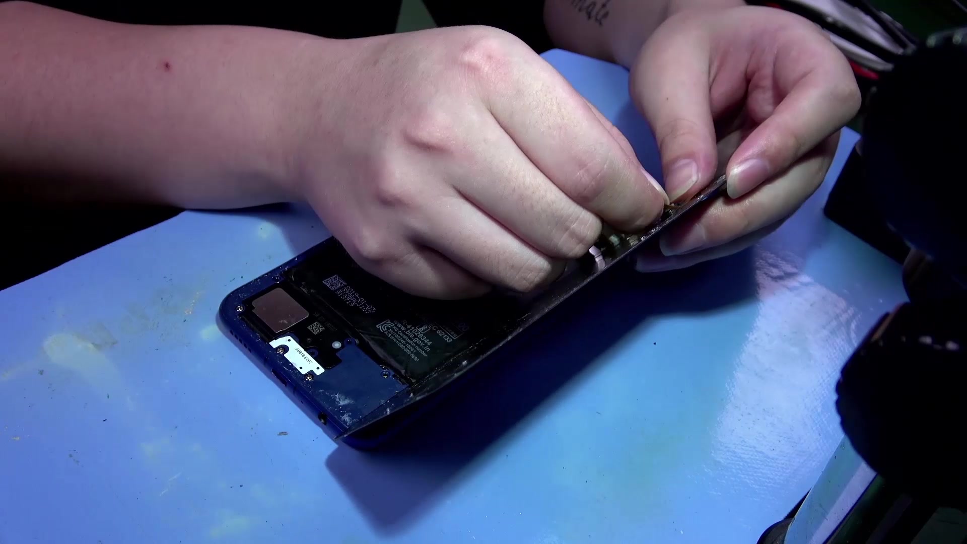 华为荣耀8X拆机视频教程(短视频)