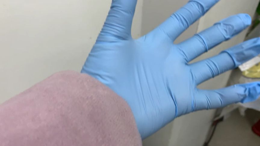 疫情防控越来越严,给顾客测体温,销售咳嗽药必须详细登记!加油