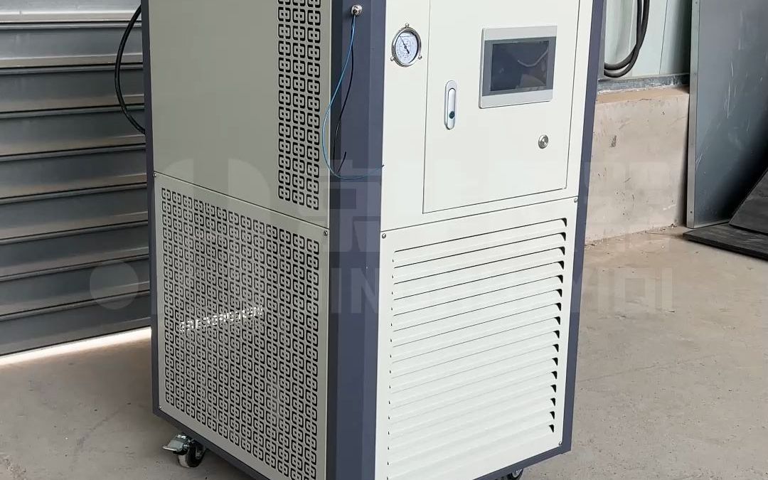 PLC阶段控制高低温一体机GDX-50-30~200工厂实拍