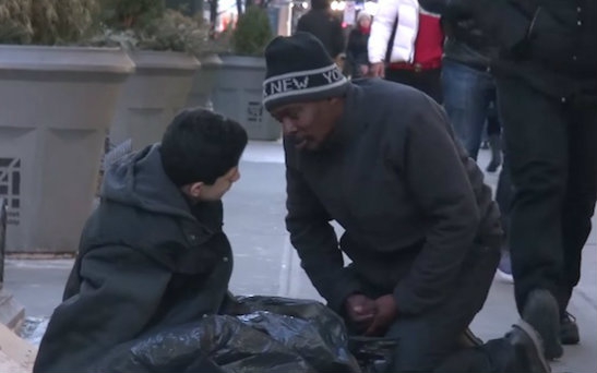 【 街头实验】流浪儿童在纽约街头零下15°寒风中乞讨 @柚子木字幕组